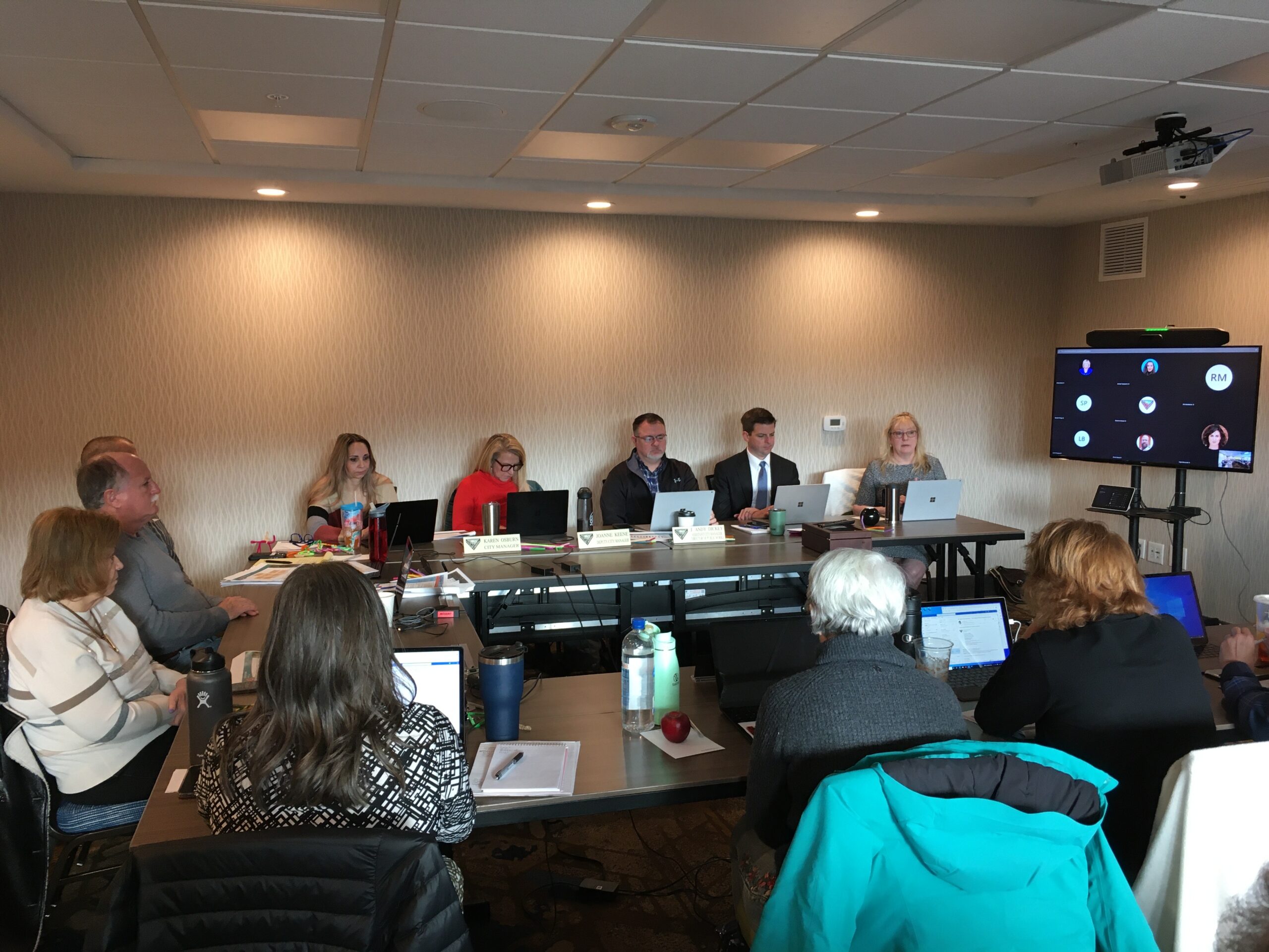 City council sets 2023 goals during priority retreat - Sedona Red Rock News
