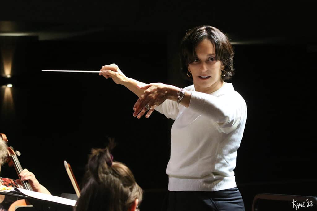 Janna Hymes conducts an extraordinary life - Sedona Red Rock News