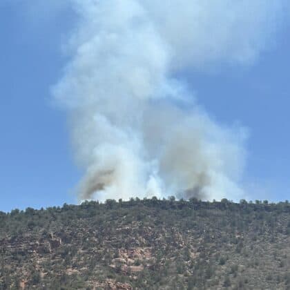 Sedona Fire District, U.S. Forest Service crews responding to wildfire ...